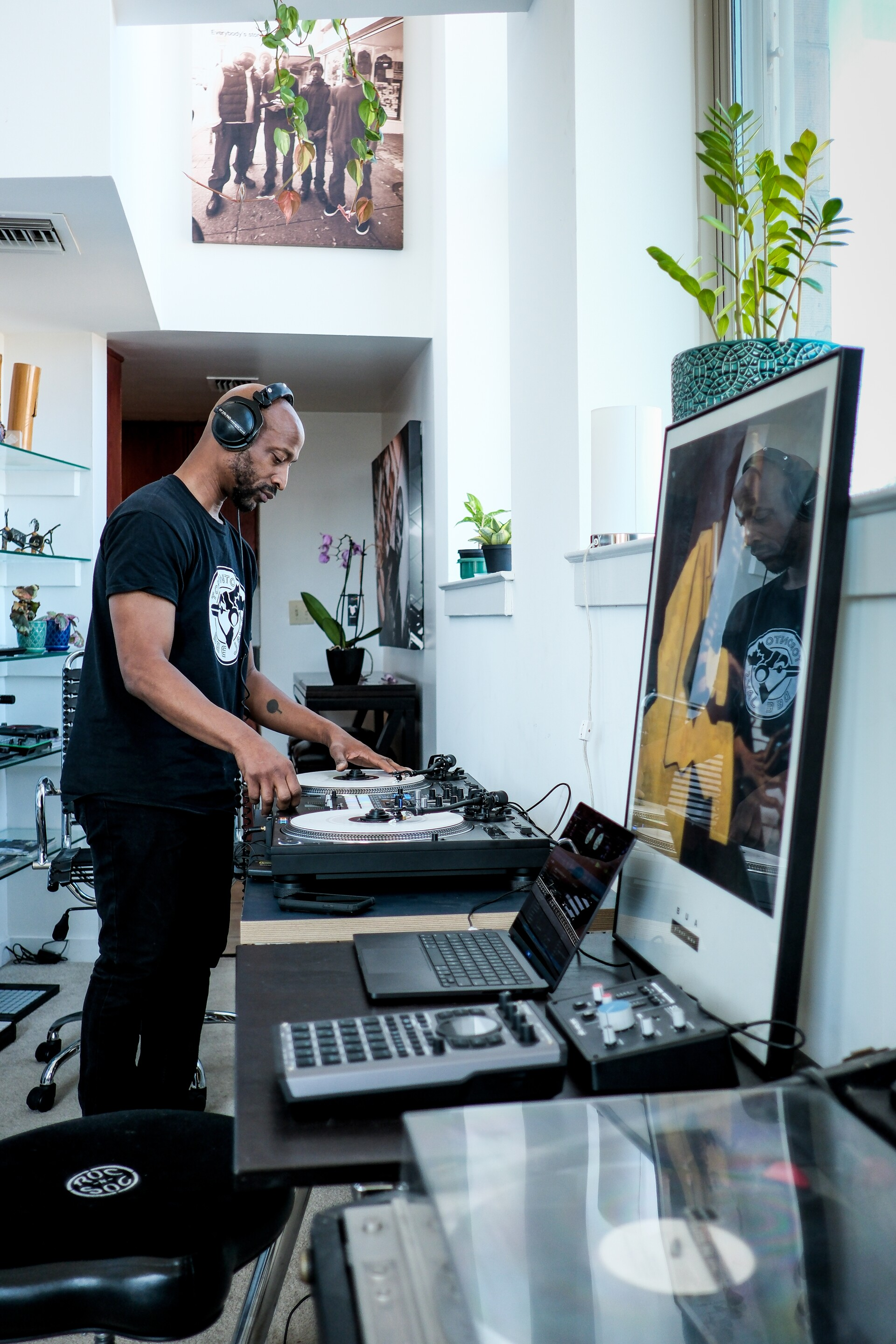 Johns Hopkins’ Multi-Talented Professor Pioneers Hip-Hop Degree Program – Imagine | Johns ...